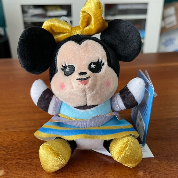 Disney | Toys | Disney Parks Wishable Plush Minnie 5th Anniversary ...